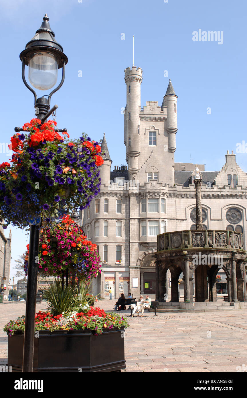 Castlegate and Salvation Army Citadel building in Aberden City ...