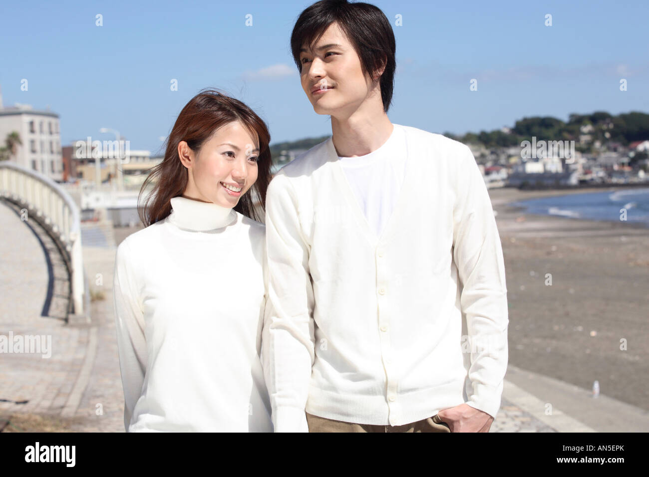 Japanese couple in Enoshima Stock Photo - Alamy