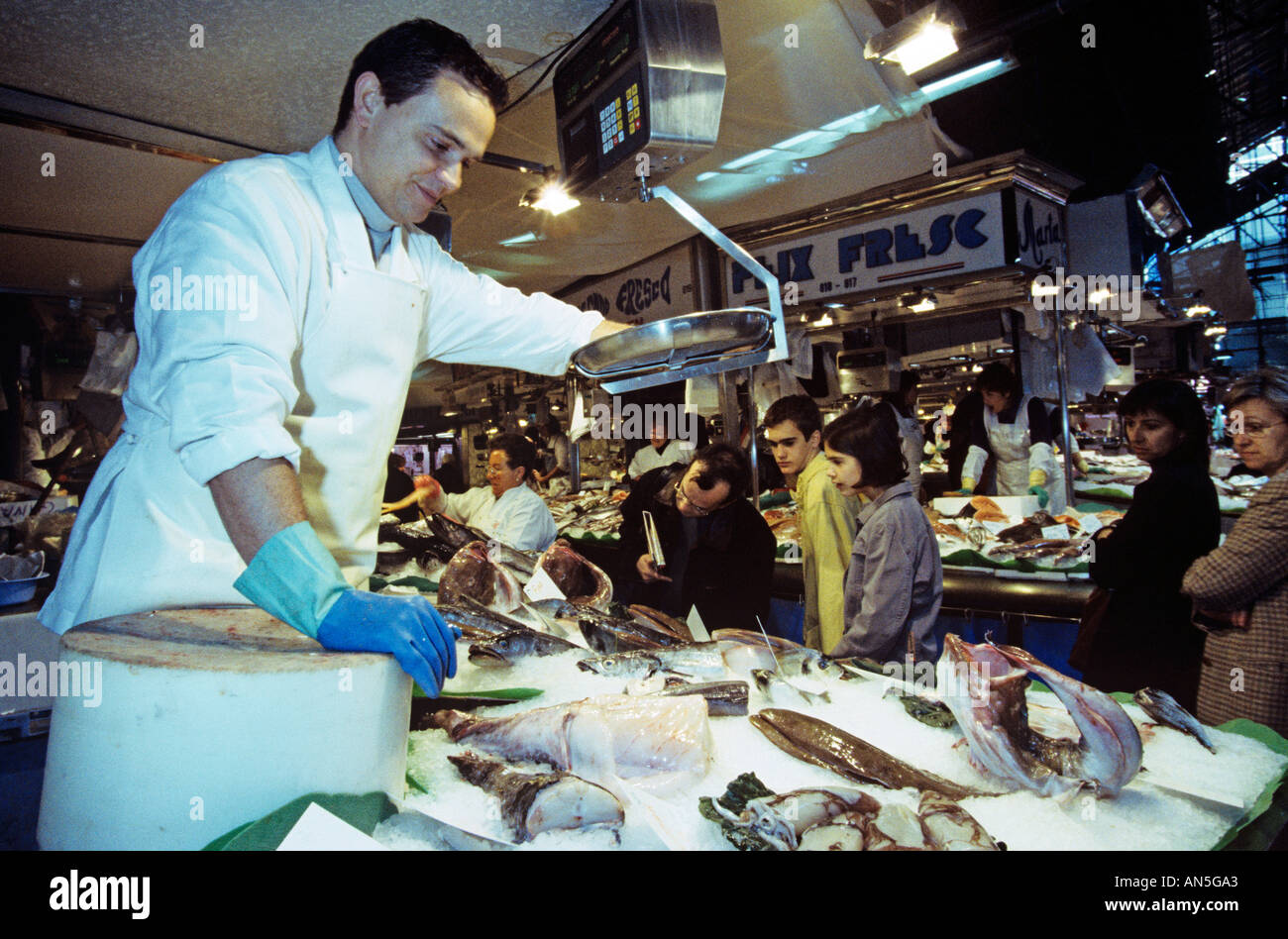 Fish vendor in the market in Barcelona Stock Photo - Alamy