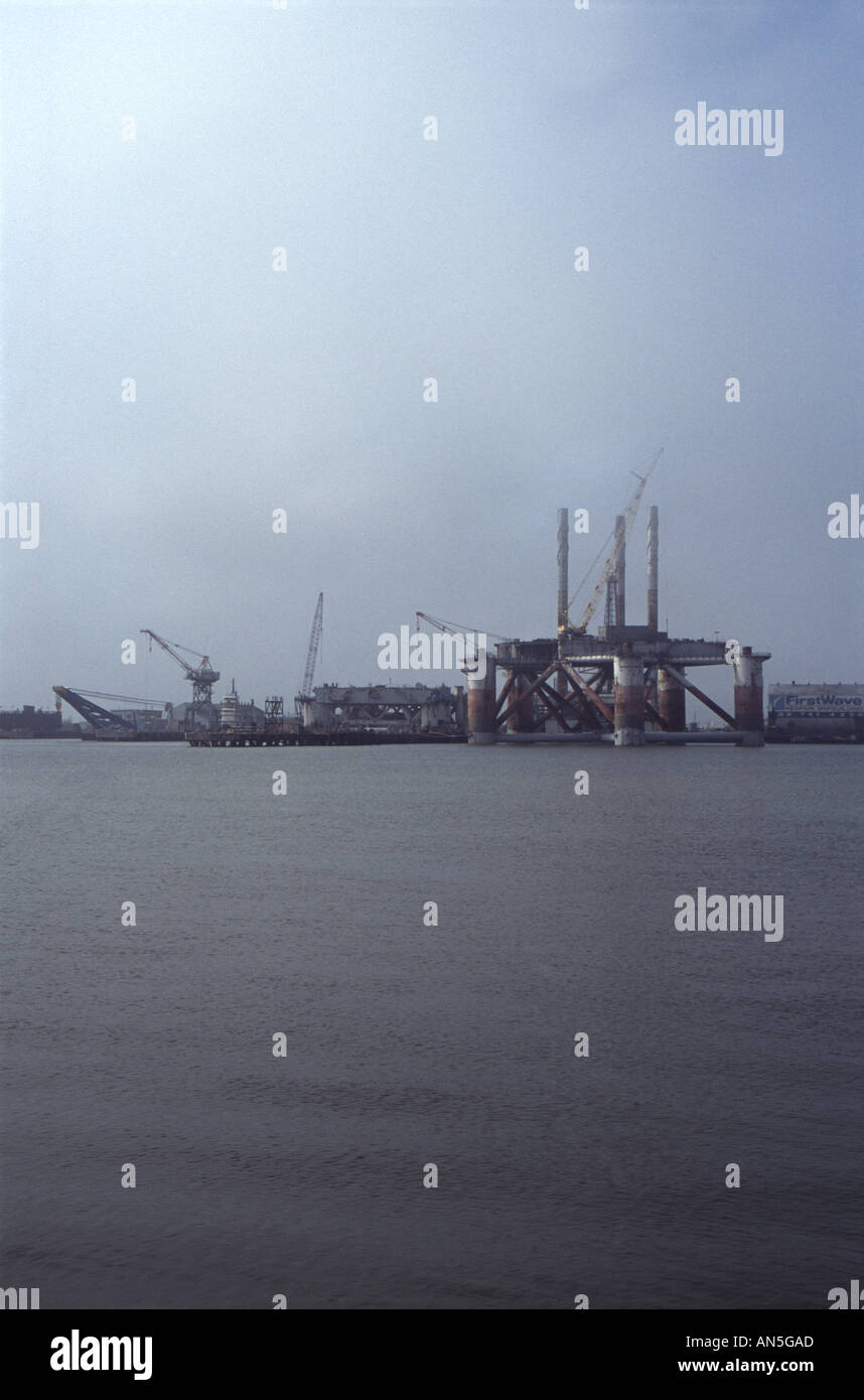 Oil drilling rigs texas coast hi-res stock photography and images - Alamy