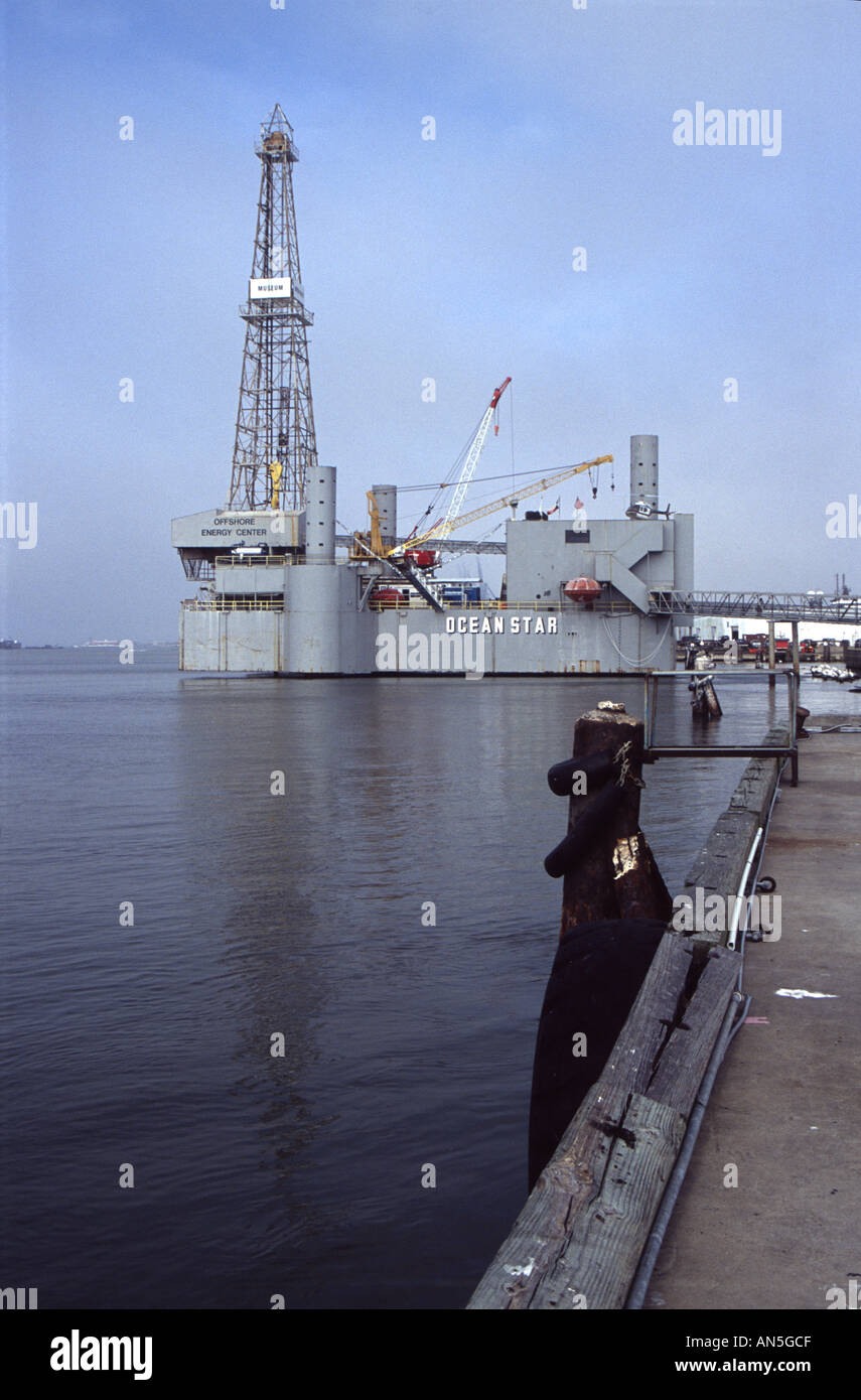 Gold star rig hi-res stock photography and images - Alamy