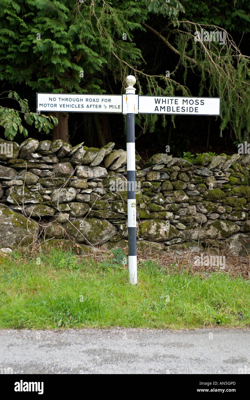 Roadside signpost pointing to White Moss Ambleside Stock Photo - Alamy