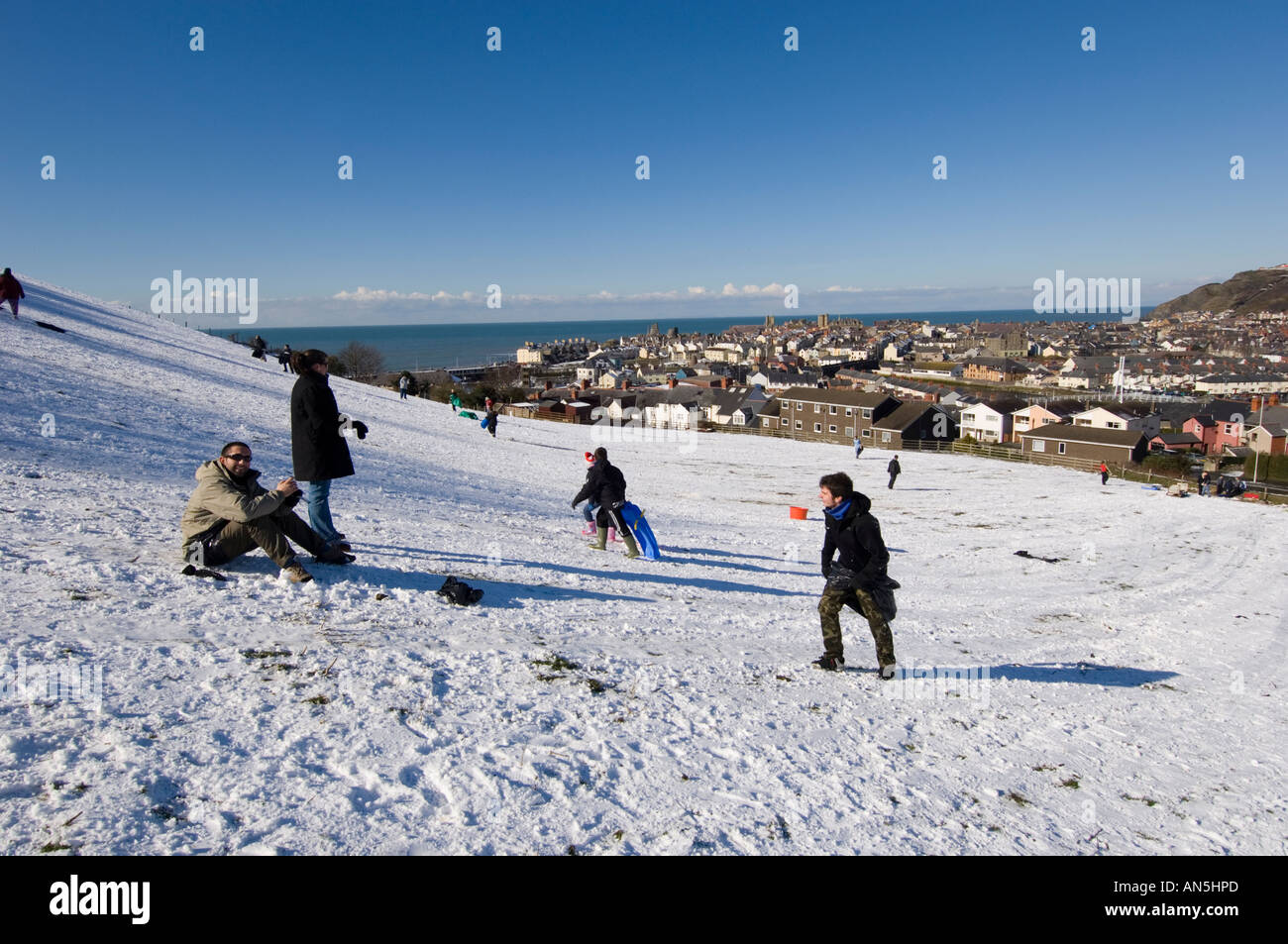 Children playing snow town hi-res stock photography and images - Alamy