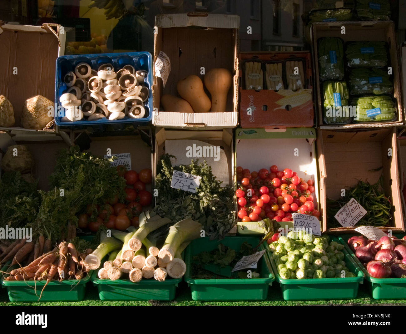 Shop greengrocer hi-res stock photography and images - Alamy