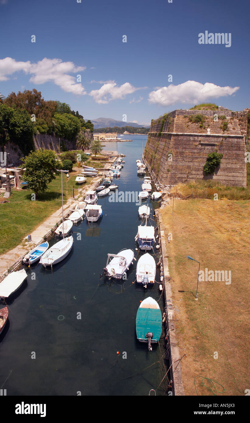 Moat boats hi-res stock photography and images - Alamy