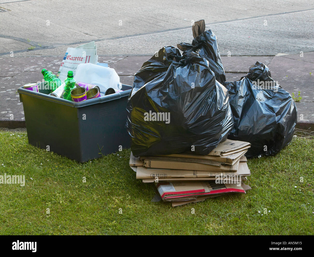 Kerbside recycling box bags hi-res stock photography and images - Alamy