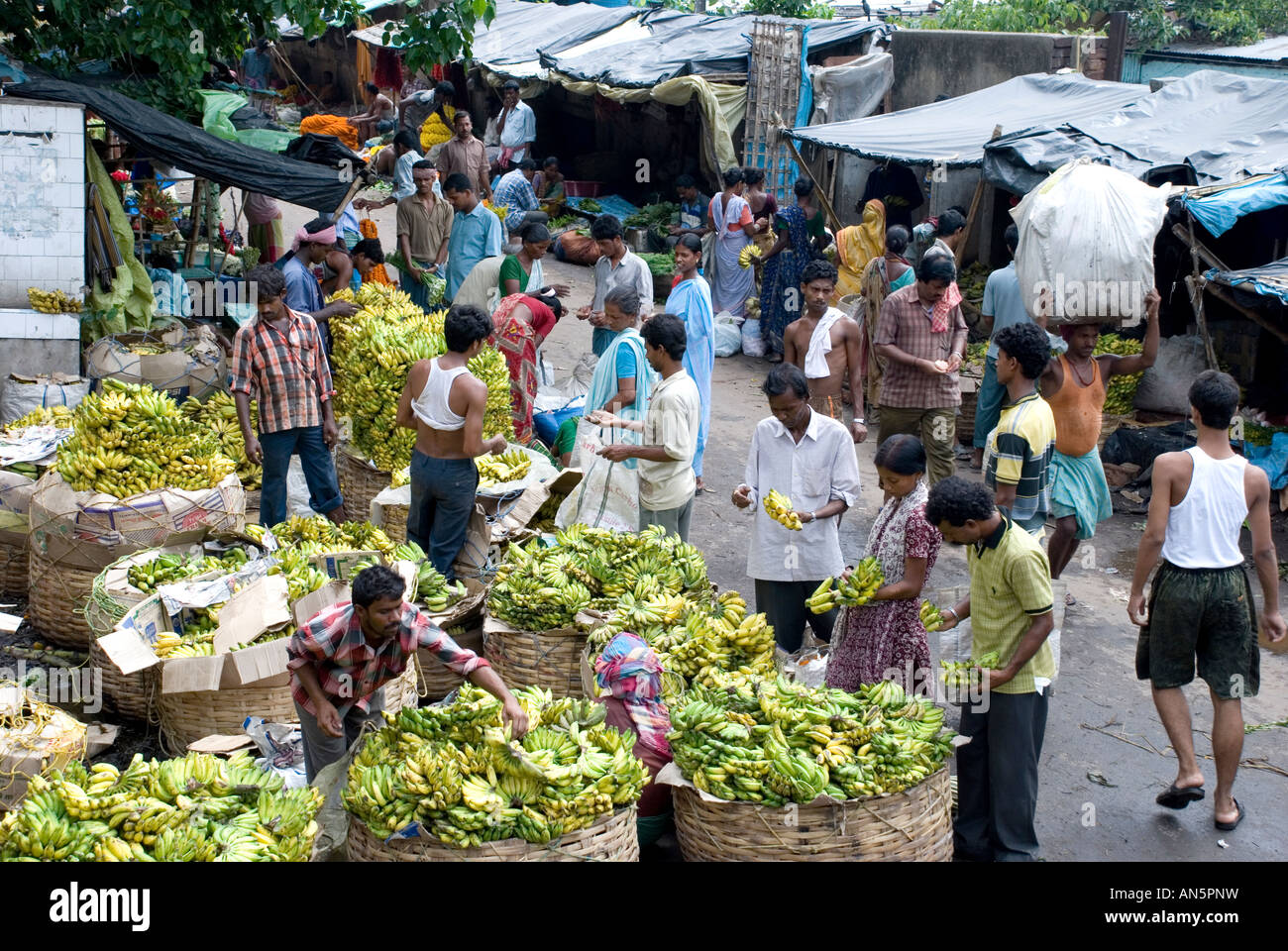 flower market scene, kolkata, india Stock Photo - Alamy