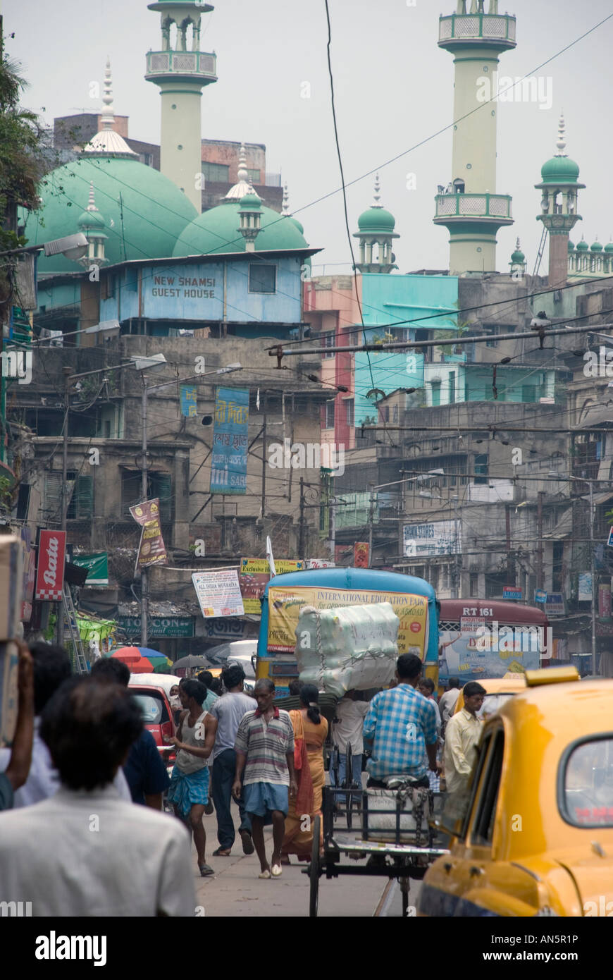 chitpur street scene with nakhoda mosque, kolkata, india Stock Photo ...