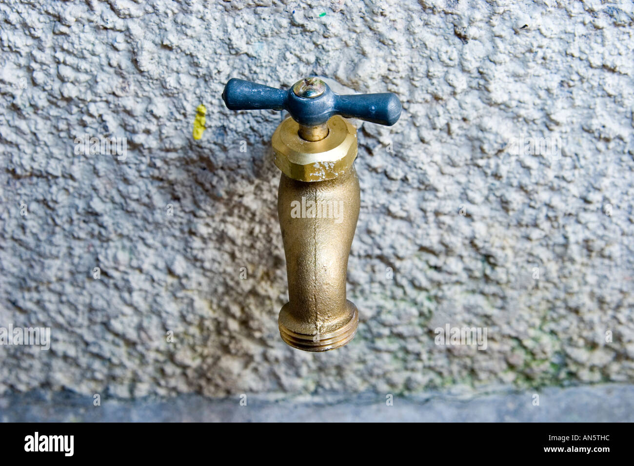 Bronze pipe hi-res stock photography and images - Alamy