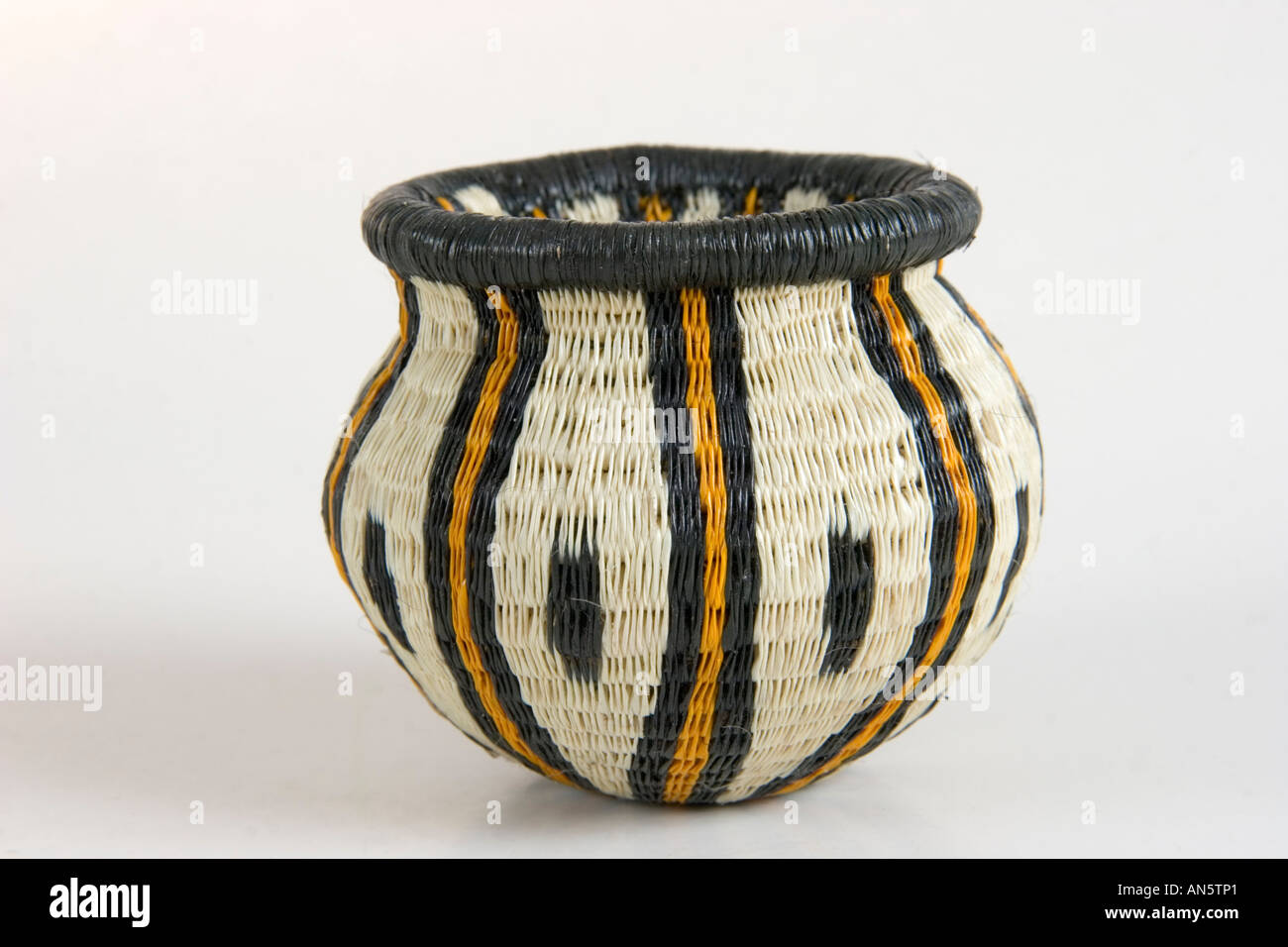 Embera basket hi-res stock photography and images - Alamy