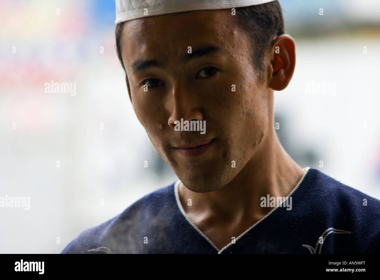 Traditional chinese clothes portrait hi-res stock photography and ...