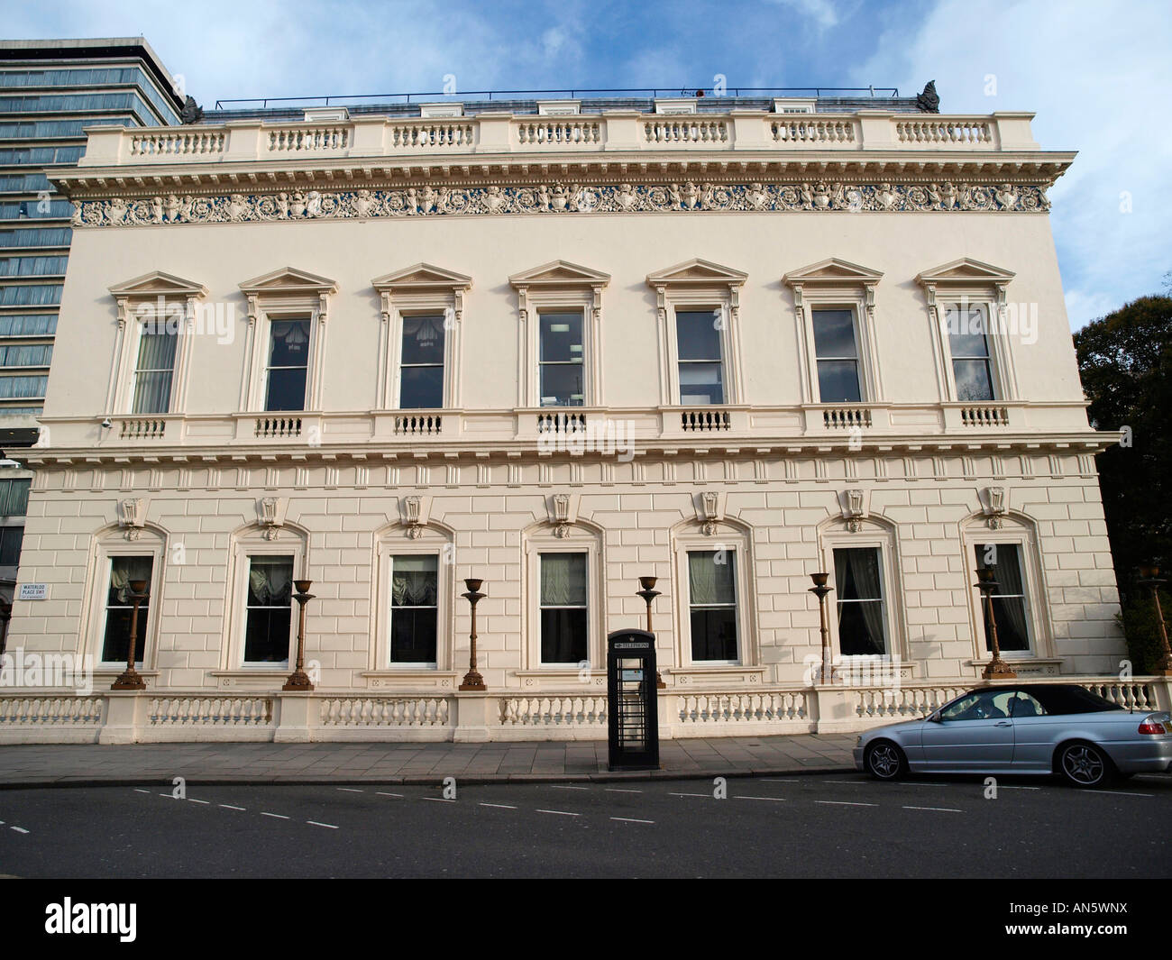 Institute of directors pall hi-res stock photography and images - Alamy
