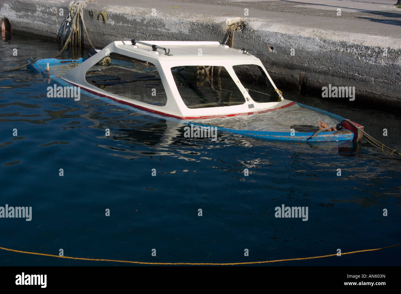 Boat failure hi-res stock photography and images - Alamy