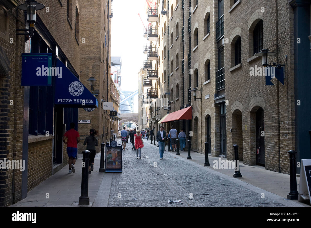 Old shops london hi-res stock photography and images - Alamy