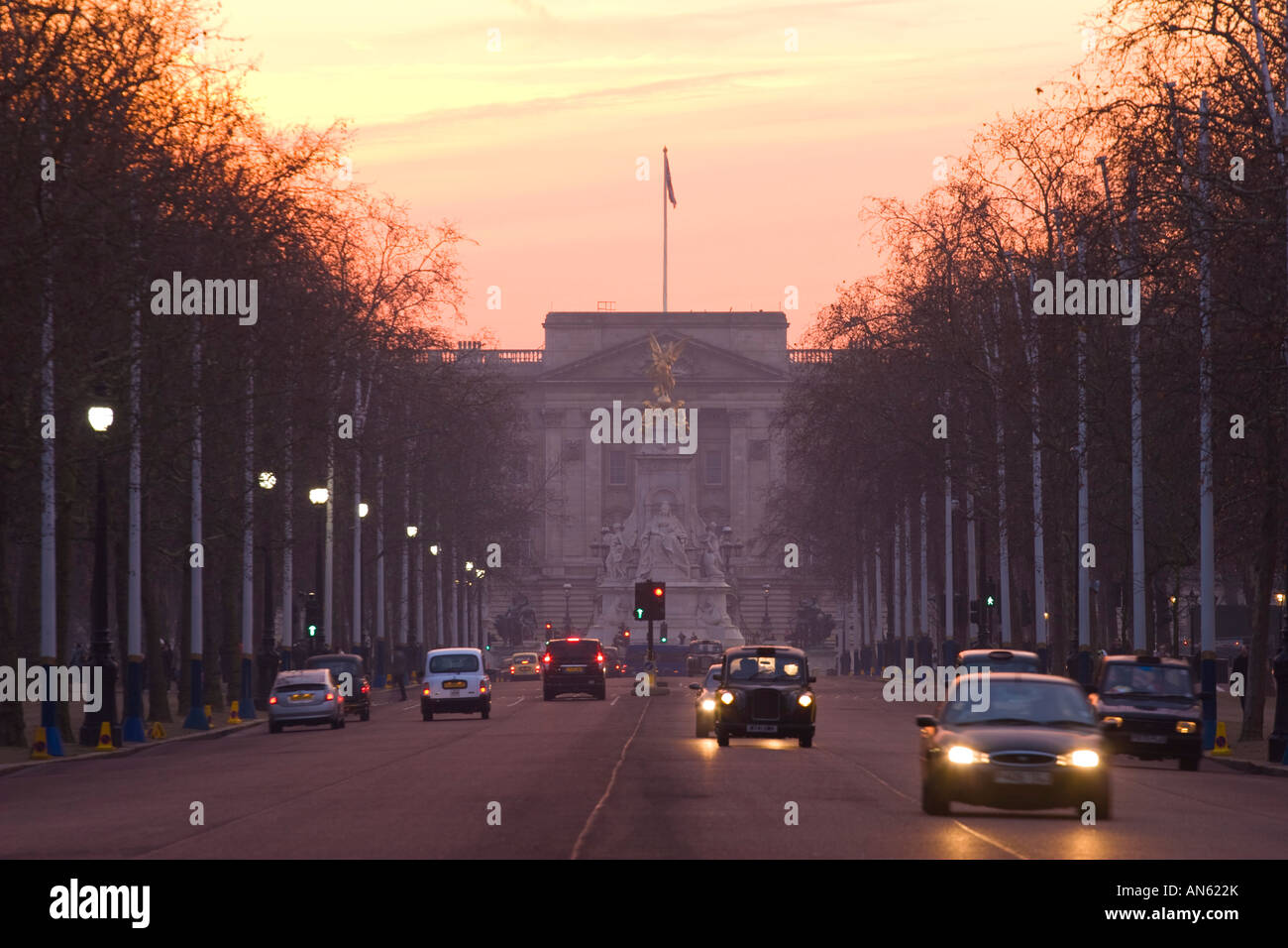 The Mall & Buckingham Palace London Stock Photo - Alamy