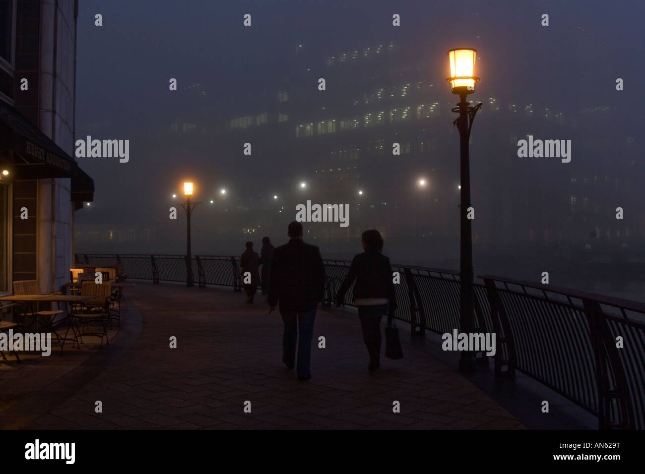 London mist night hi-res stock photography and images - Alamy