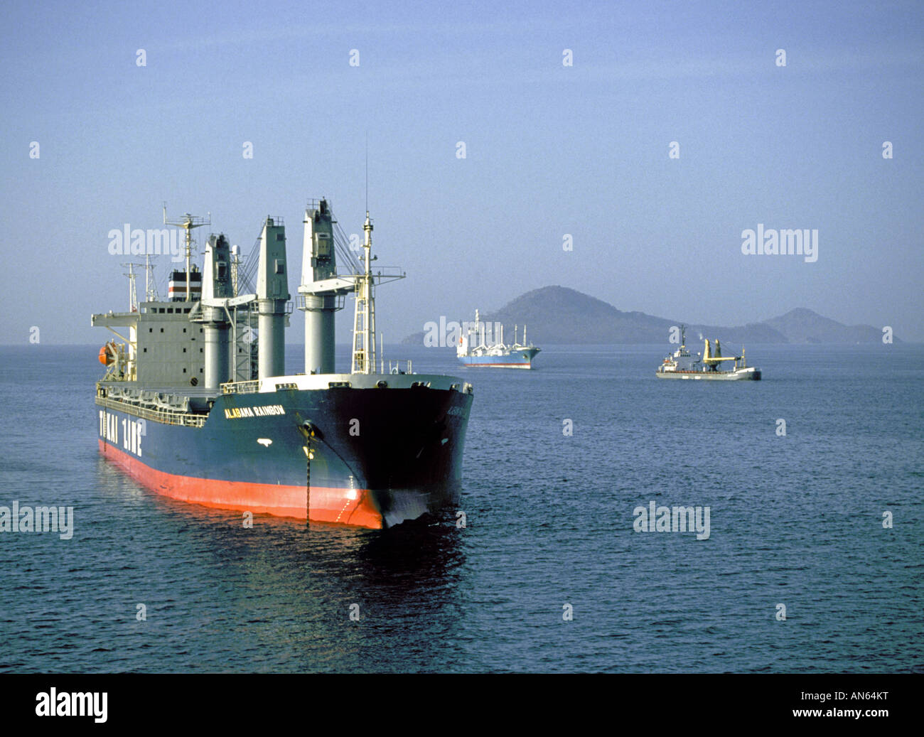Ships sailing through water hi-res stock photography and images - Alamy