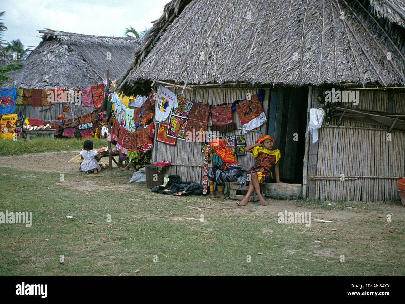Kuna Indians In Dugout Canoe High Resolution Stock Photography and ...