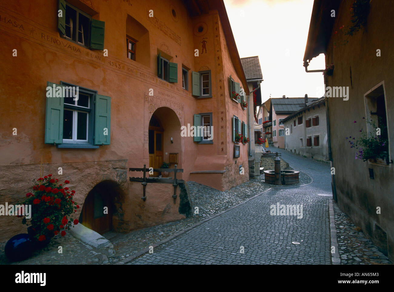 Guarda Bergdorf Engadin schweiz mountainvillage graubuenden switzerland ...