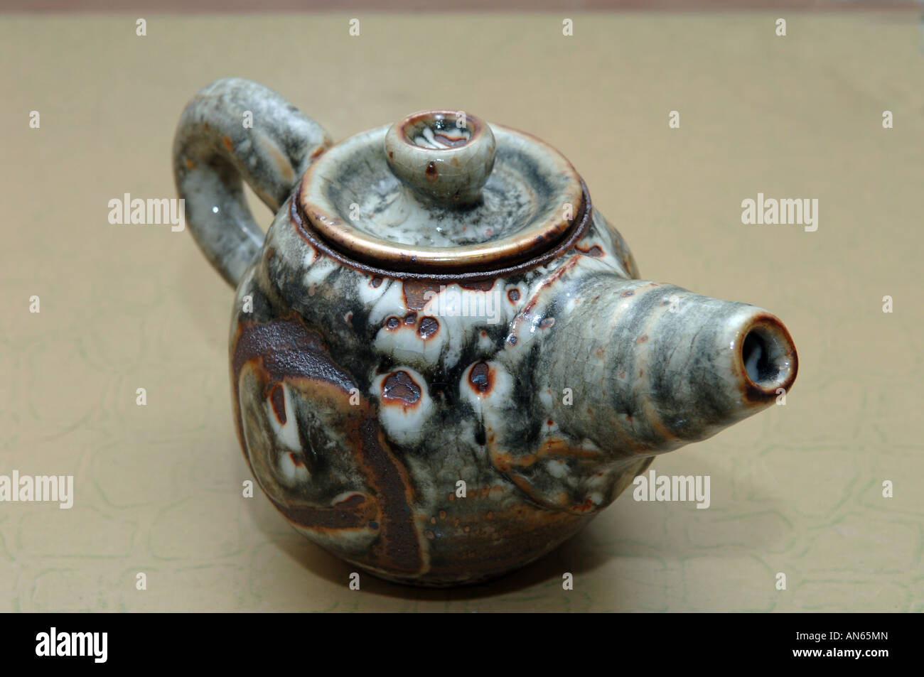 Teapot shapes hi-res stock photography and images - Alamy