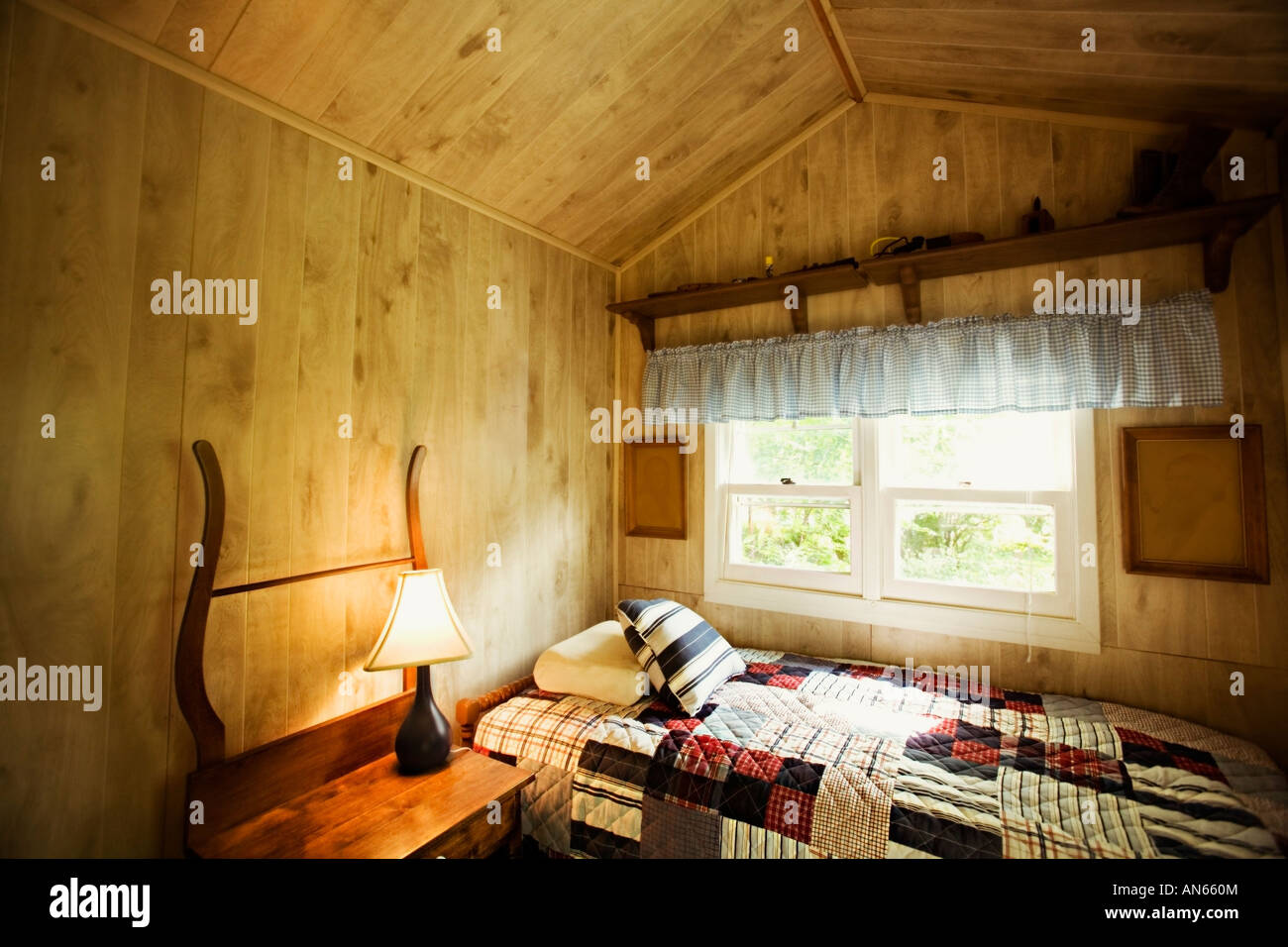 Rustic bedroom quilt hi-res stock photography and images - Alamy