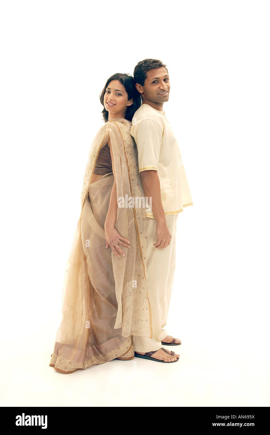 Young Indian Couple Wearing Sari Stock Photo - Alamy