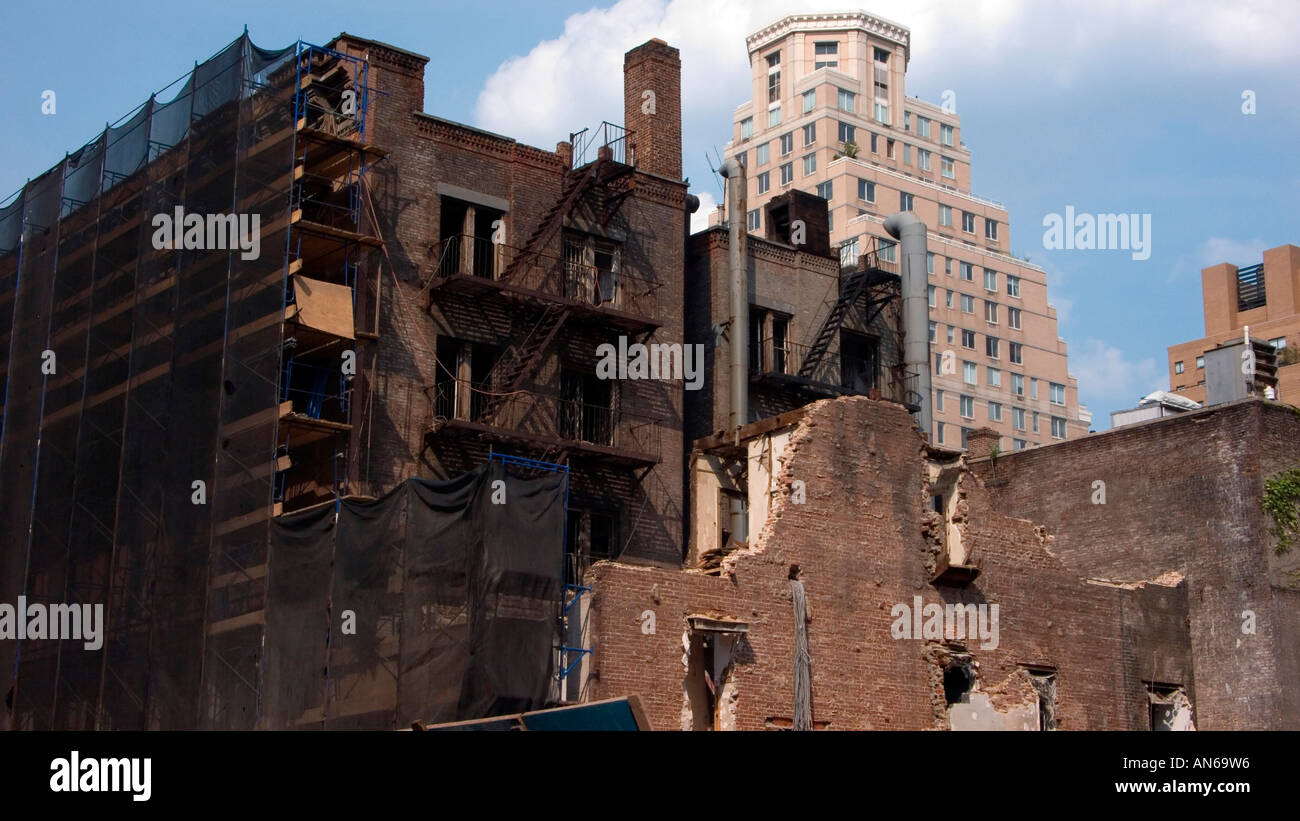 Tearing down of buildings hi-res stock photography and images - Alamy