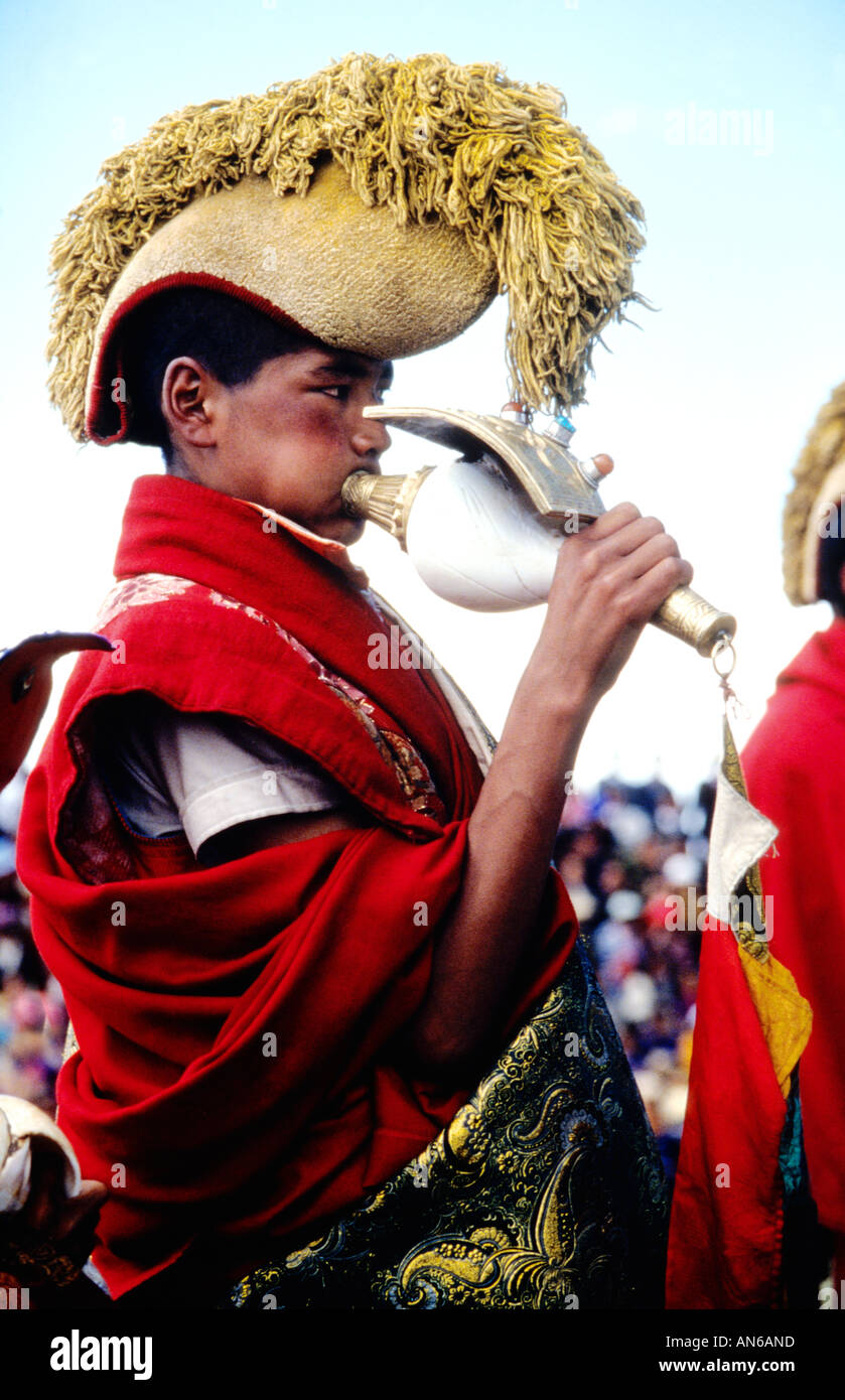 Yellow Hat Buddhist monk plays the conch shell at Naqu traditional ...