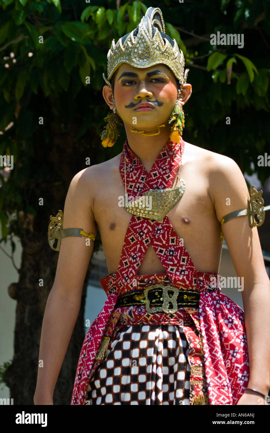 Traditional Costumed Male Dancer Performing at the Royal Palace ...