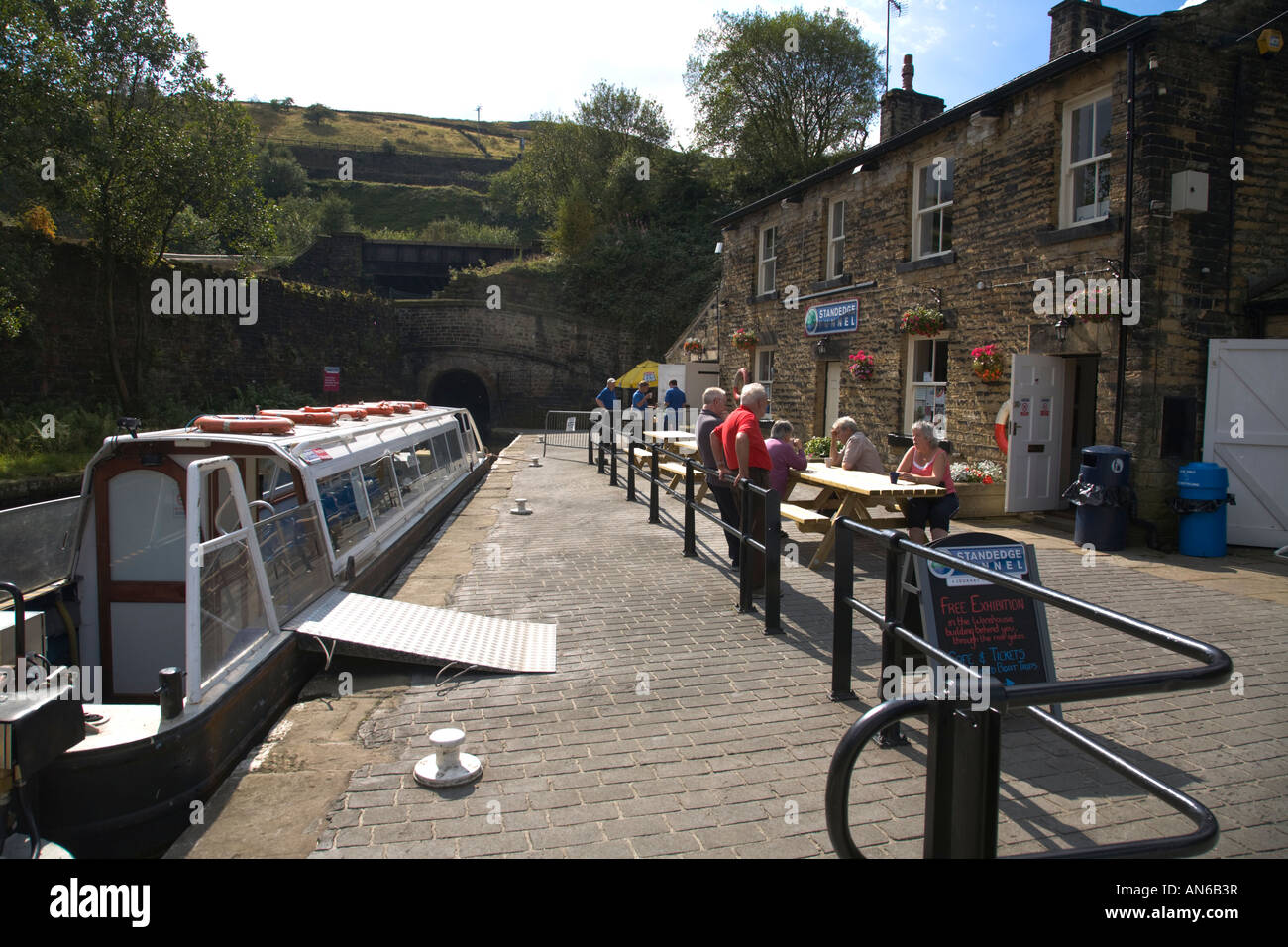 Standedge Tunnel Huddersfield Narrow Canal Marsden Yorksihre Stock ...