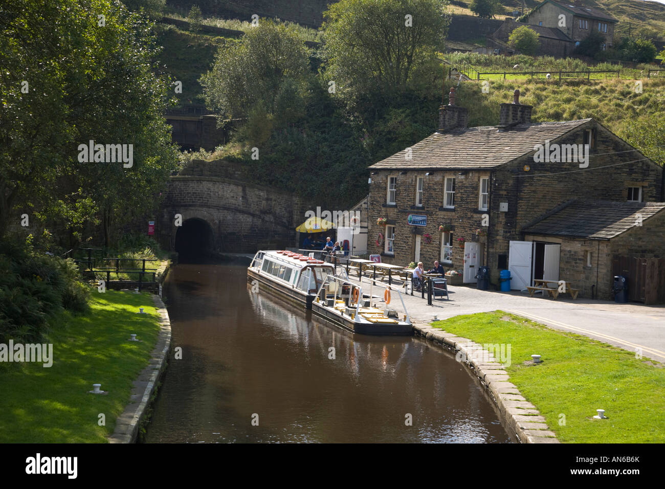 Marsden canal hi-res stock photography and images - Alamy