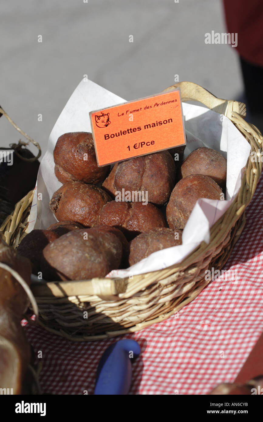 Market basket meatballs hi-res stock photography and images - Alamy