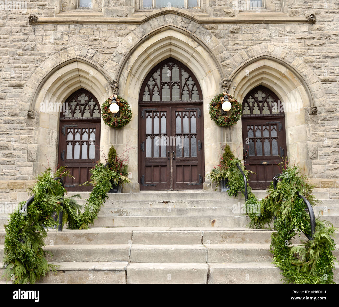 Doors leading to temple hi-res stock photography and images - Alamy