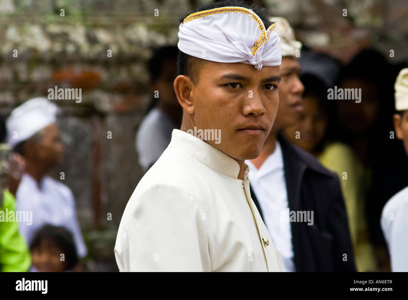 Man Indonesian Hindu Hat High Resolution Stock Photography and Images ...
