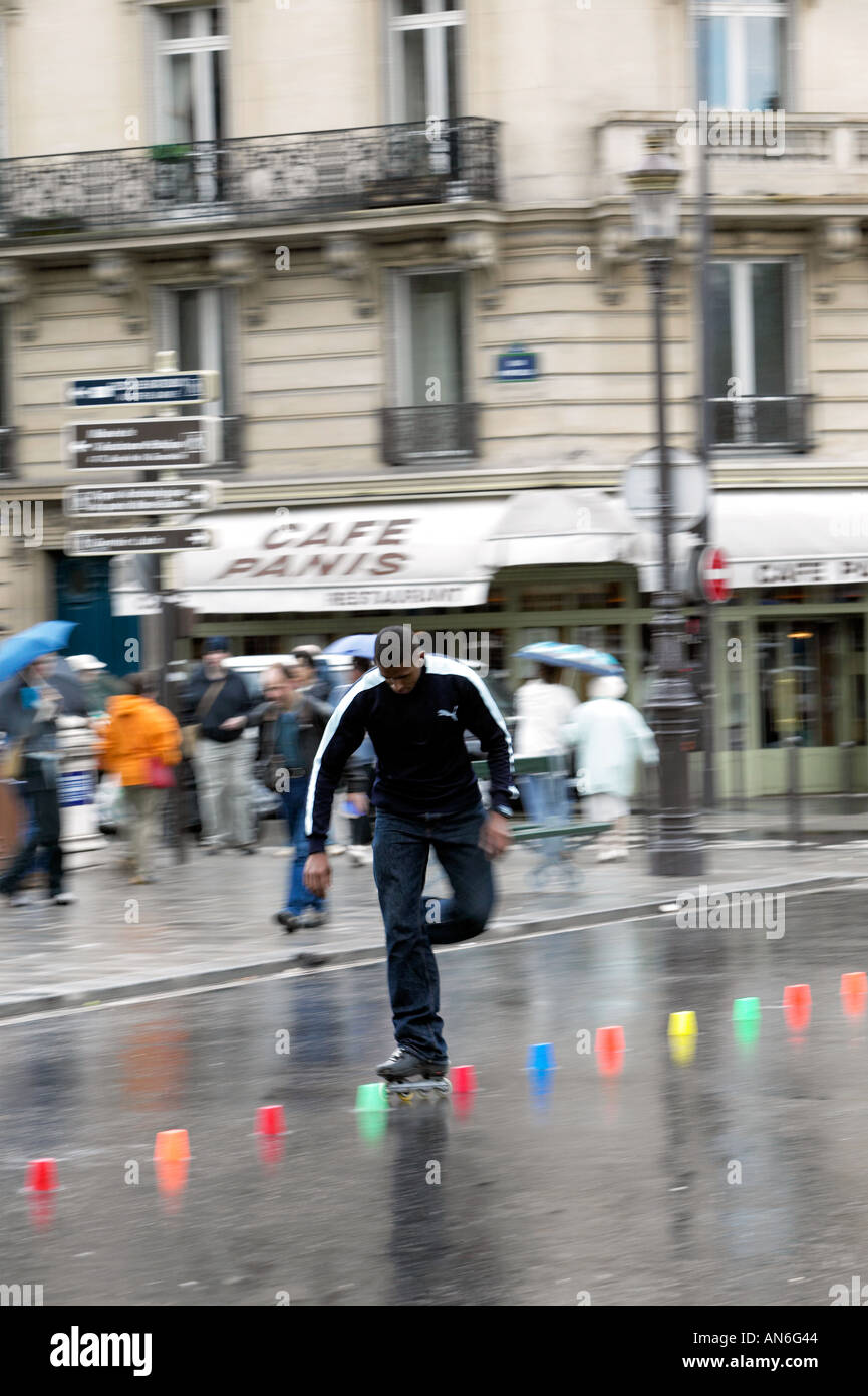 Rollerblade paris hi-res stock photography and images - Alamy