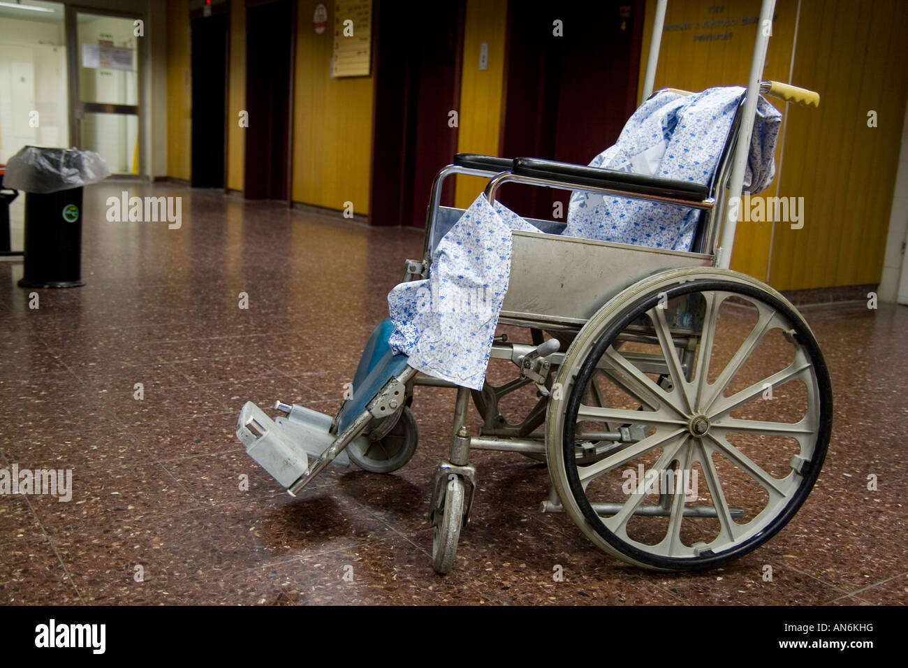 An empty wheelchair at a hospital Stock Photo - Alamy