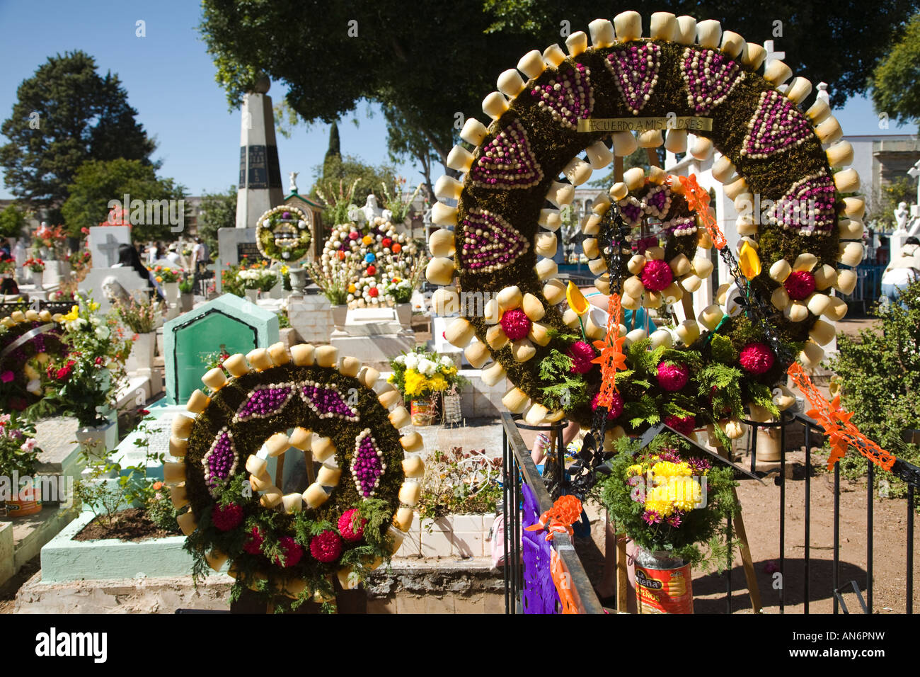 MEXICO Guanajuato Gravesites in cemetery decorated for Day of the Dead ...