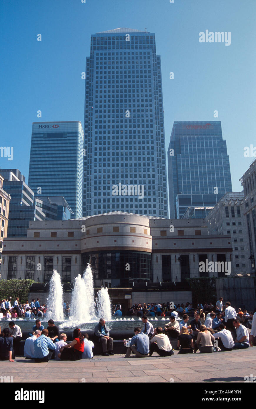 cabot square water fountains canary wharf london one canada square ...