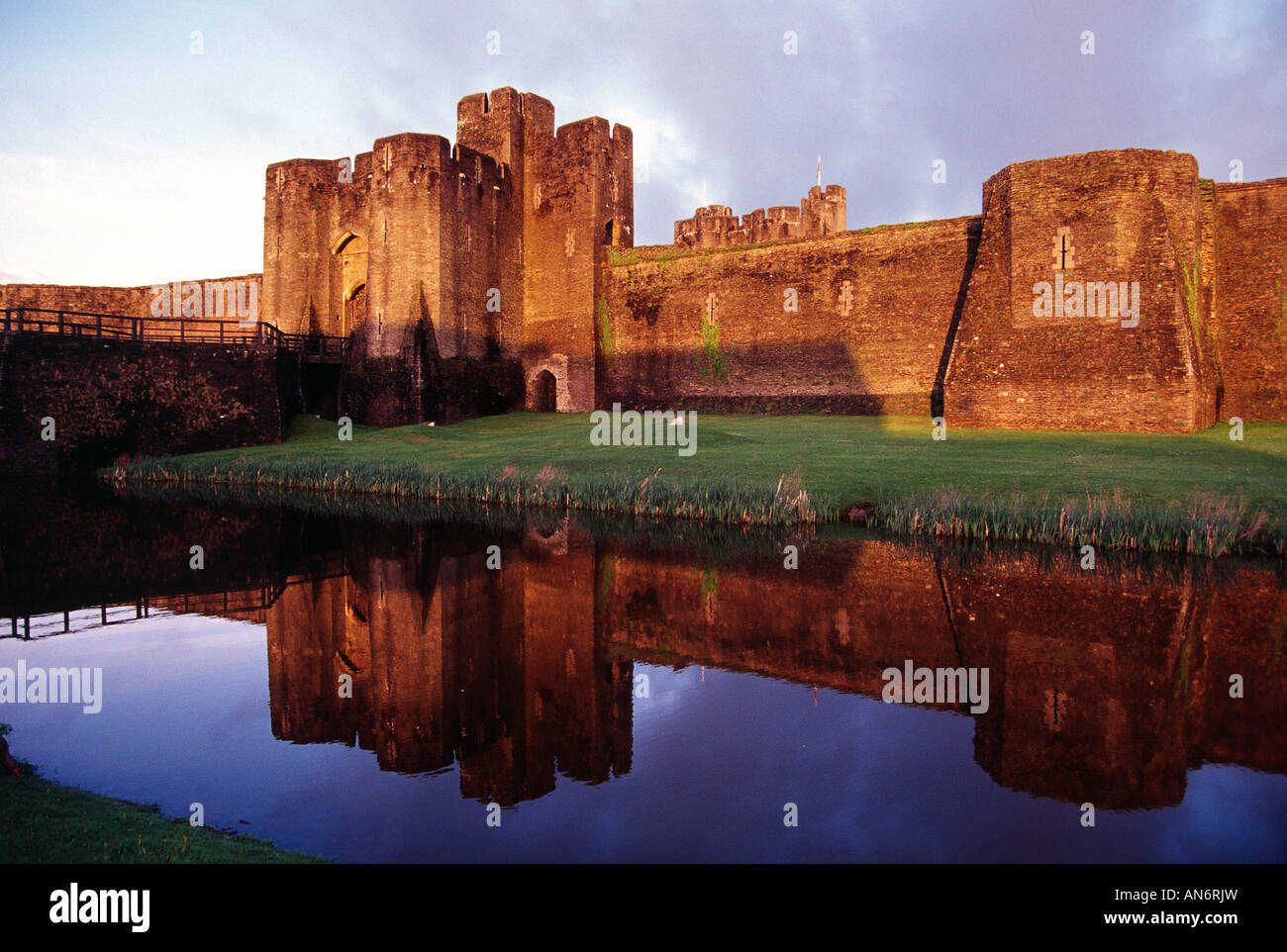 Caerphilly castle wales summer hi-res stock photography and images - Alamy