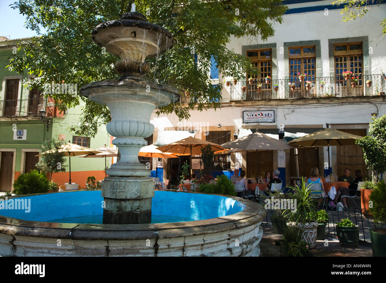 MEXICO Guanajuato People dining outside near fountain in Jardin Reforma ...