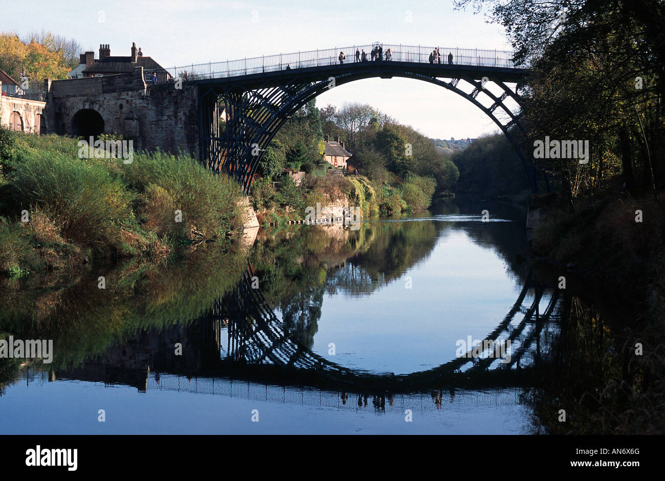 The Iron Bridge crosses the River Severn at the Ironbridge Gorge ...