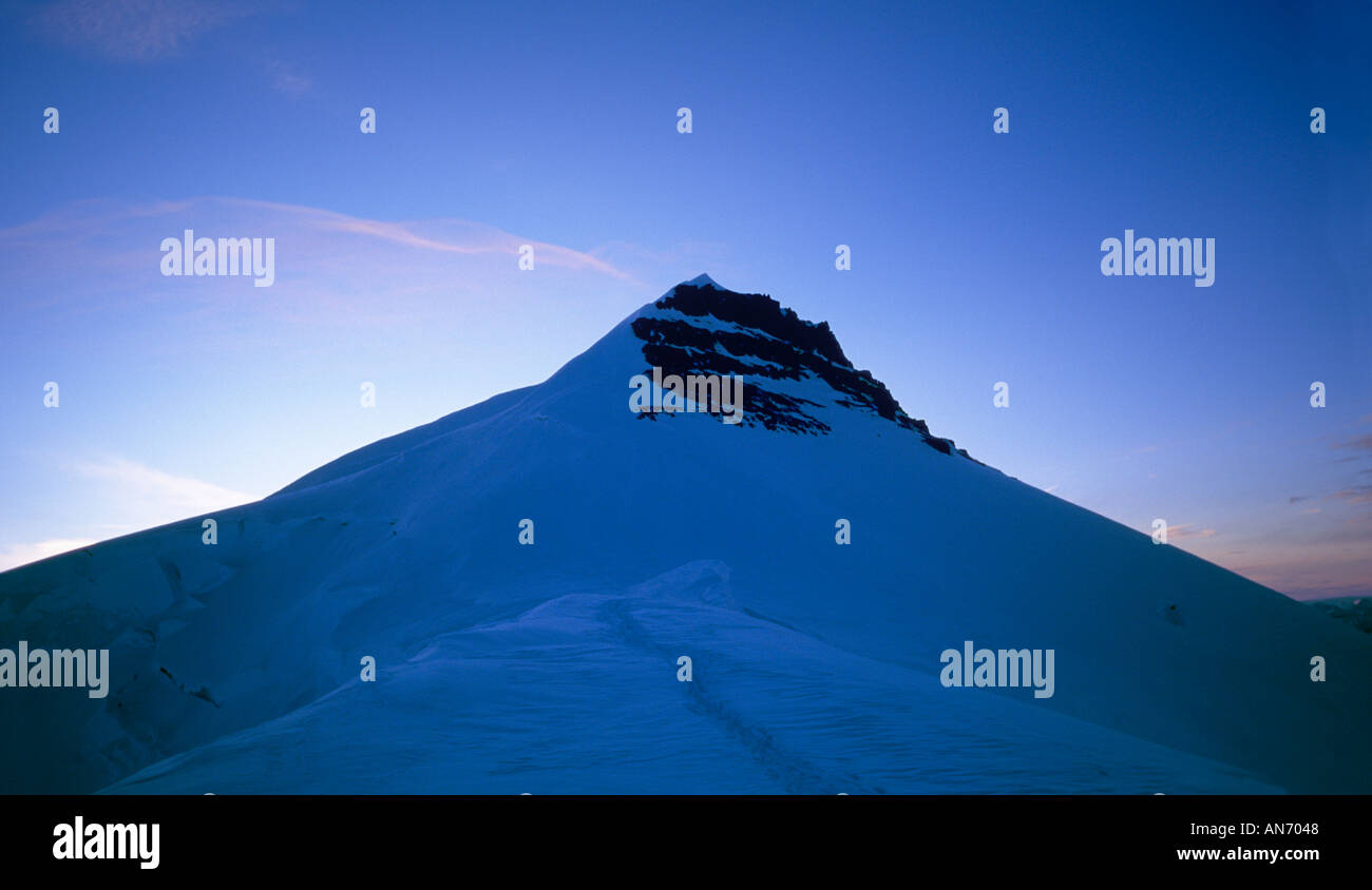 Gunnbjorns Feldt in Greenland is the highest Arctic mountain at 3704 ...