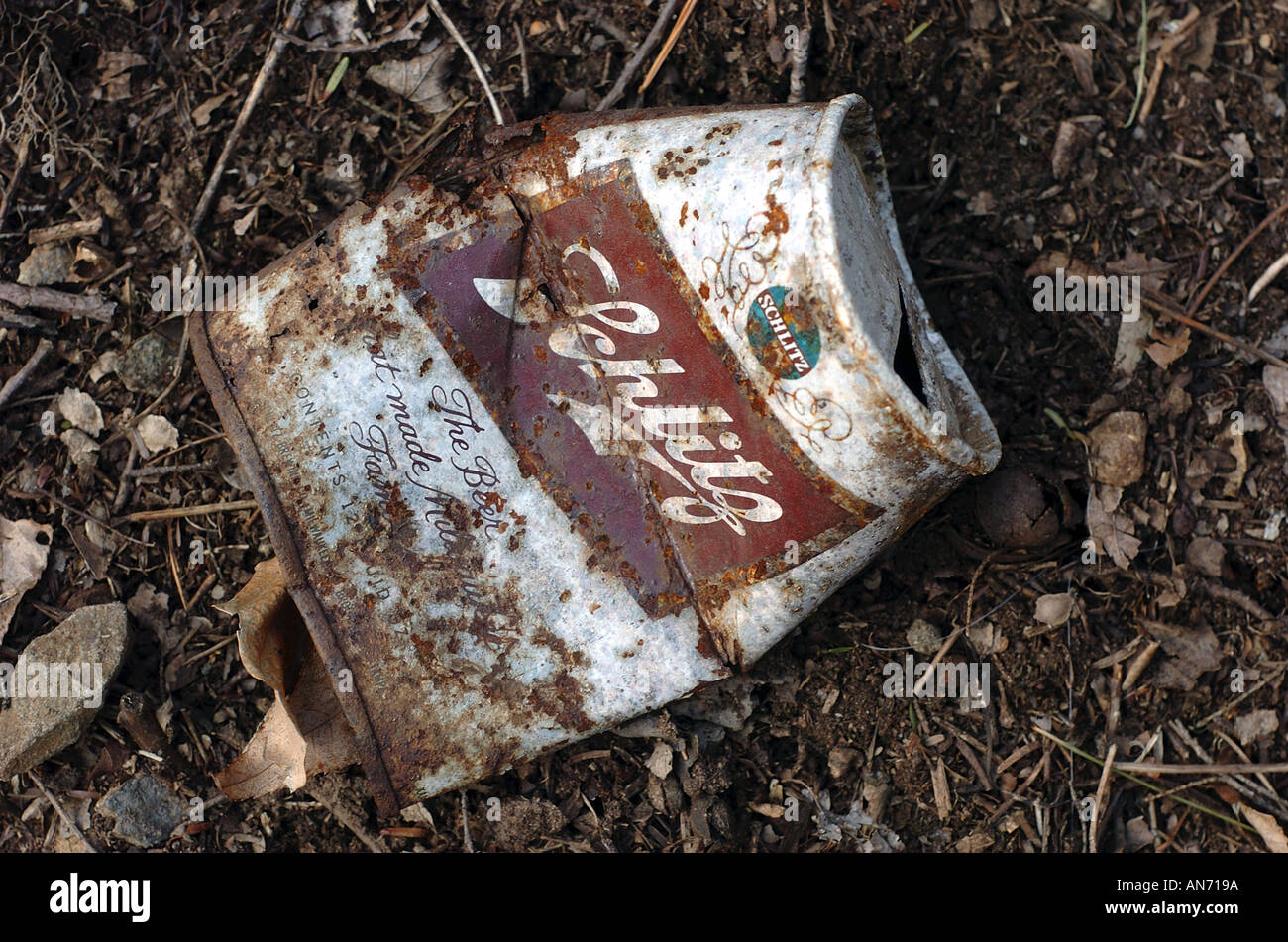Old Schlitz beer can garbage Stock Photo - Alamy