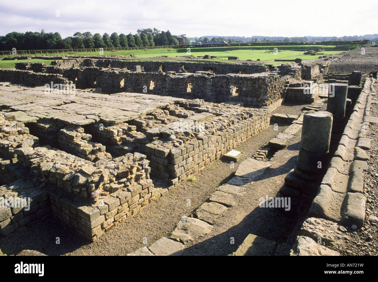 Roman ruins uk hi-res stock photography and images - Alamy
