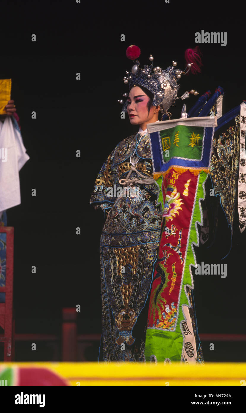 Taiwanese opera hi-res stock photography and images - Alamy