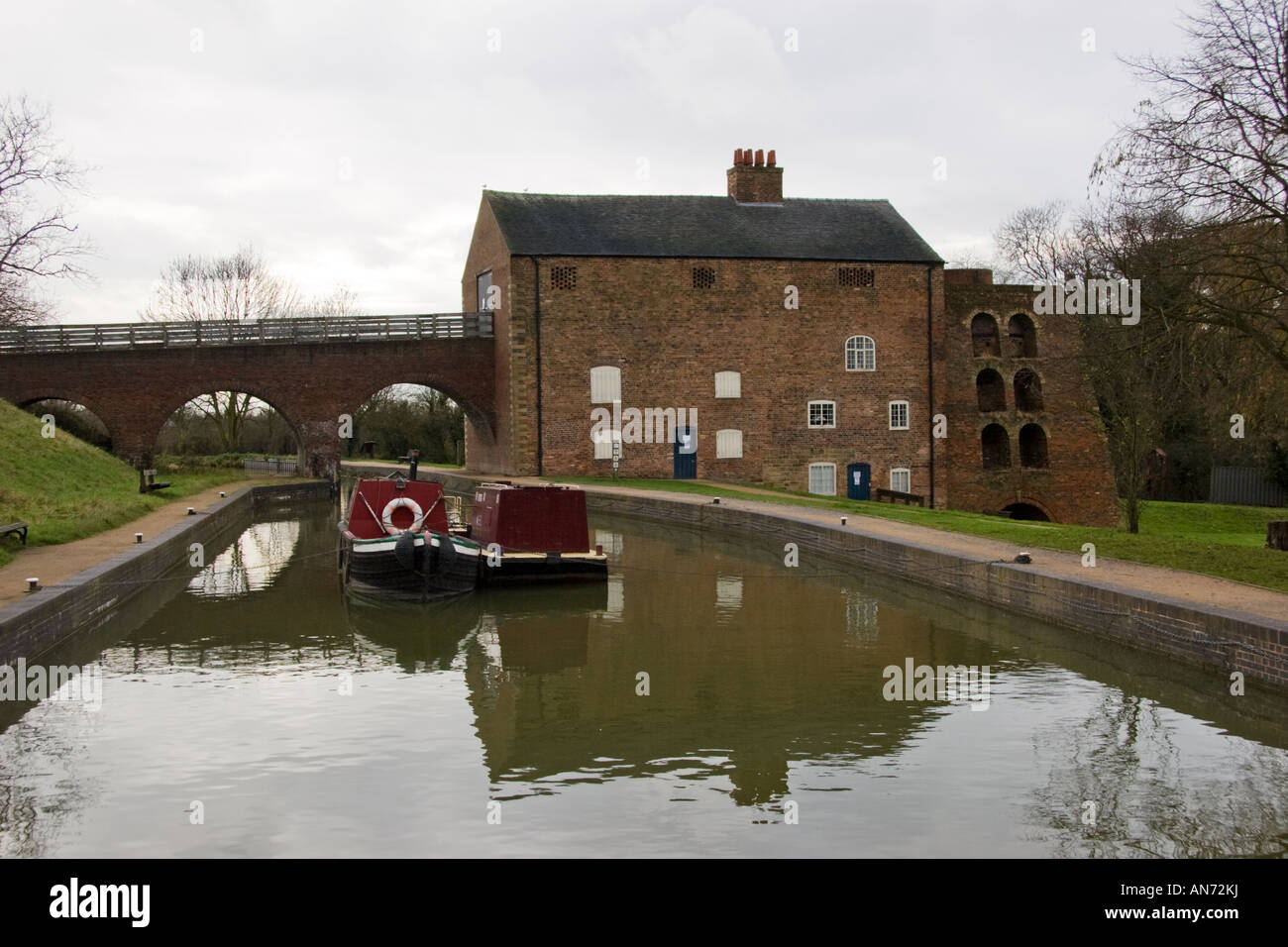 Moira Furnace and narrow boat, Ashby Canal, Moira, Swadlingcote ...
