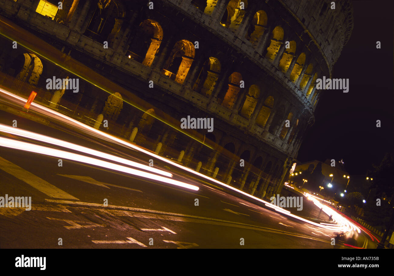 Night shot of cars whizzing around the Colosseum Stock Photo - Alamy