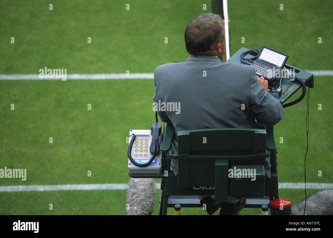 Umpire at Wimbledon Stock Photo - Alamy