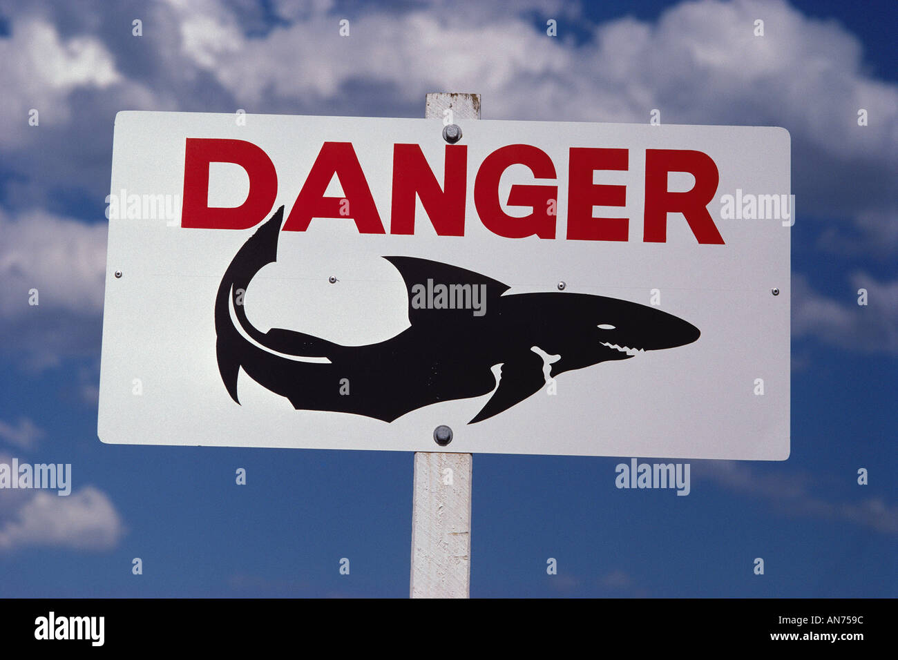 Shark warning sign australia hi-res stock photography and images - Alamy