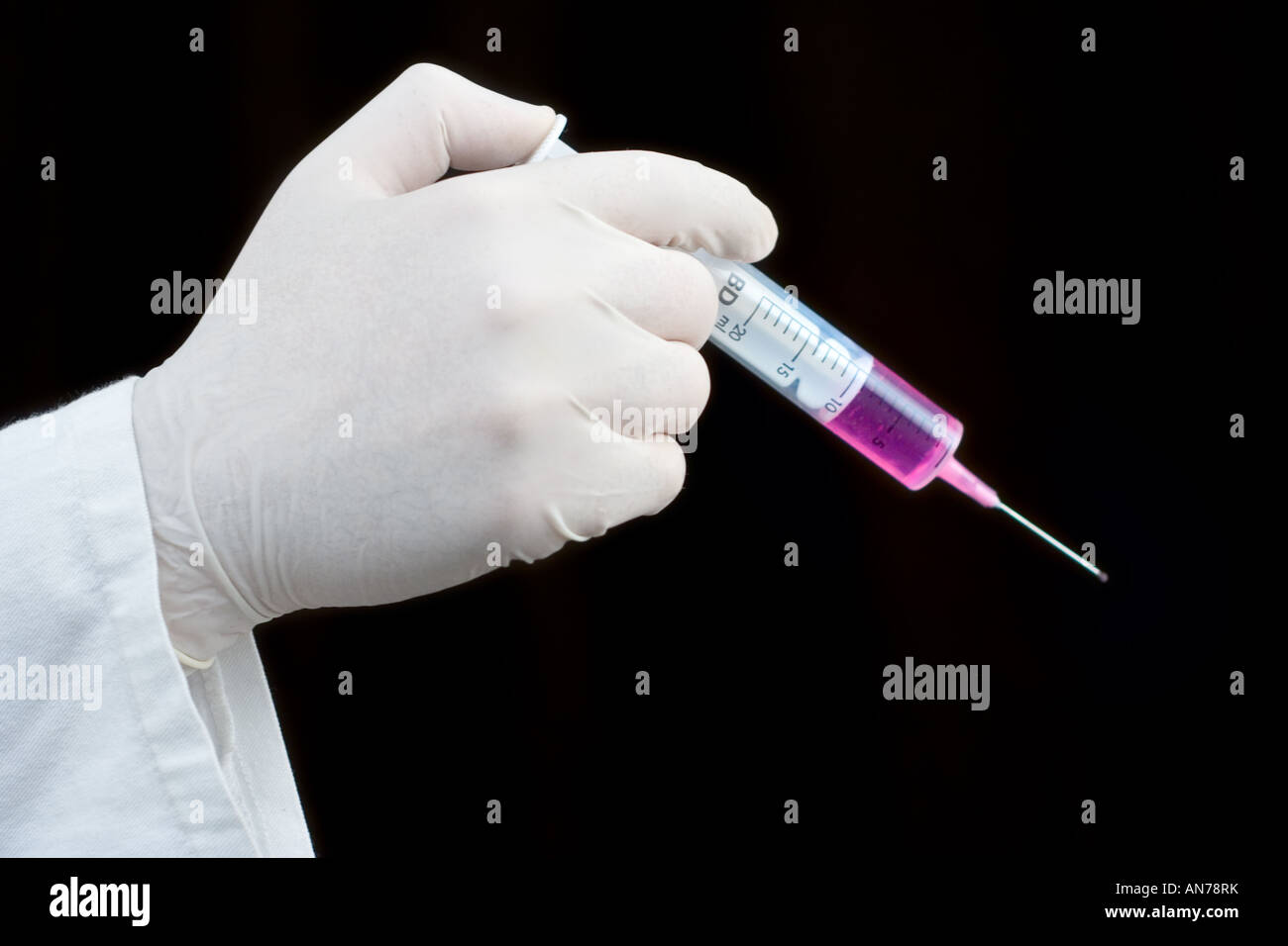 Hand holding a syringe Stock Photo - Alamy